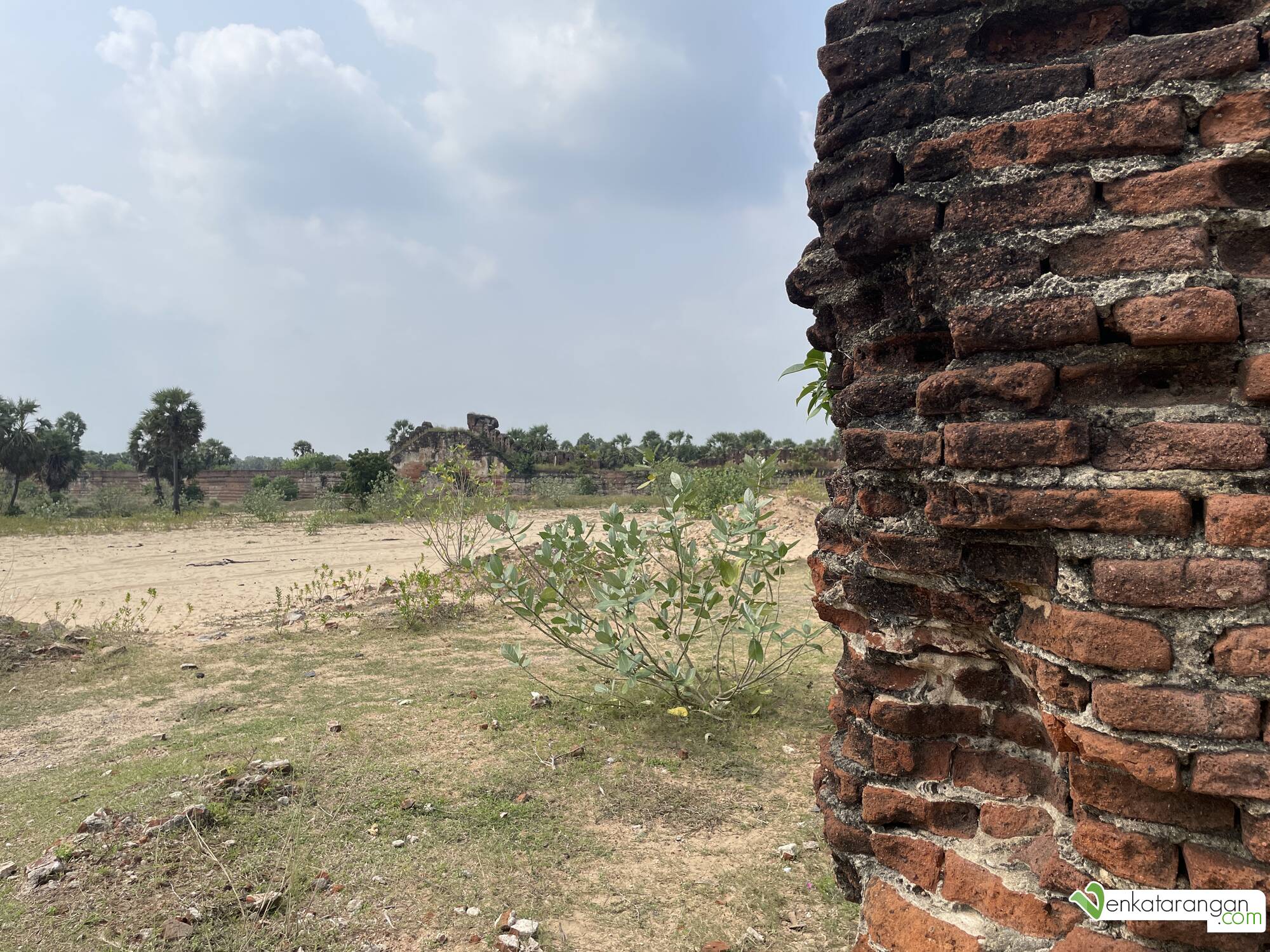 Alamparai Fort